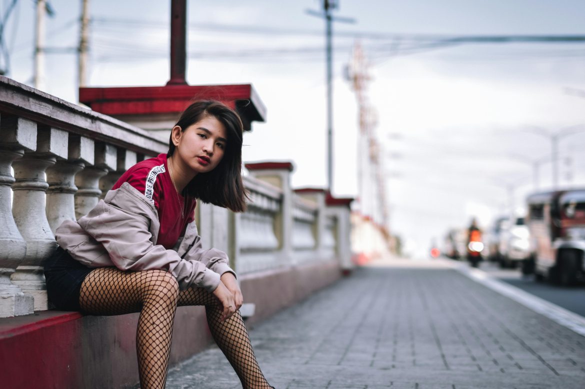 Tips For Best Flattering Portrait Poses - Adept Clipping Path